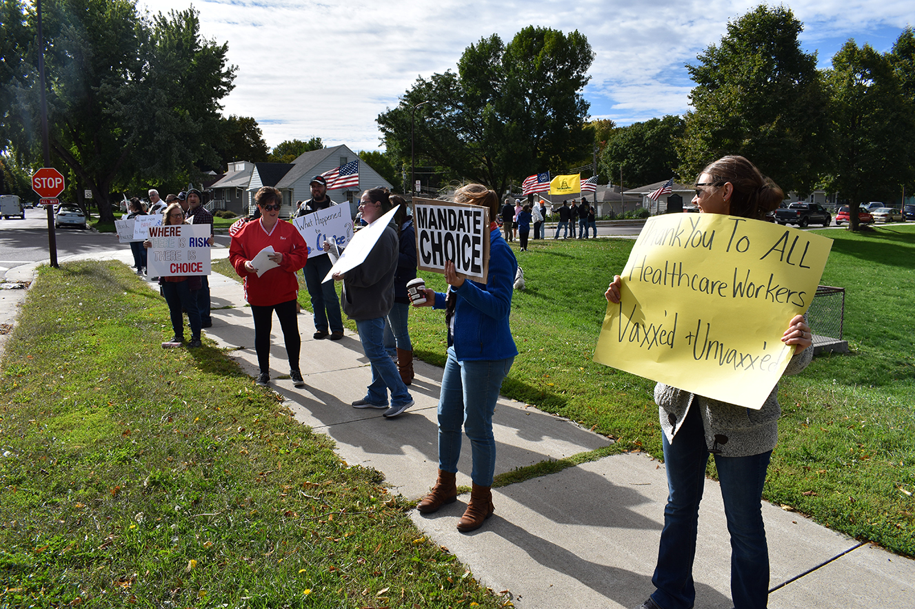 Protestors decry vaccination mandates at NUMC rally | News, Sports ...